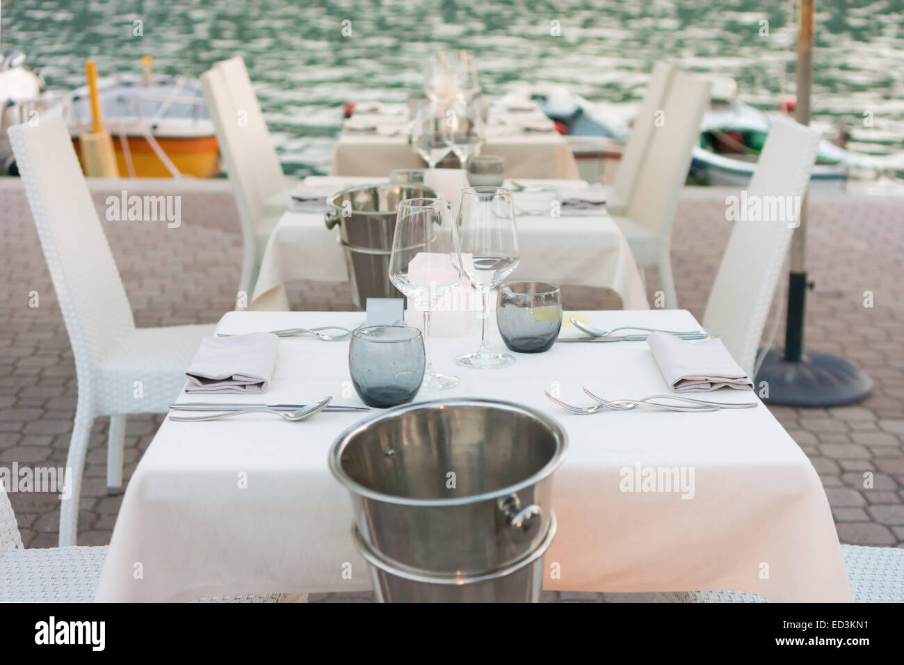 Elegant outdoor dining table set hi-res stock photography and images ...