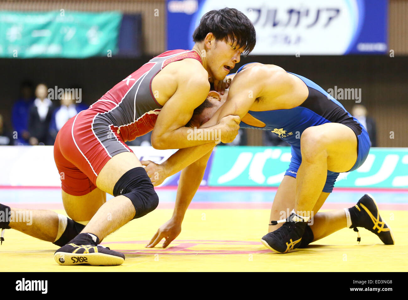nd Yoyogi Gymnasium, Tokyo, Japan. 23rd Dec, 2014. (L-R) Sosuke ...