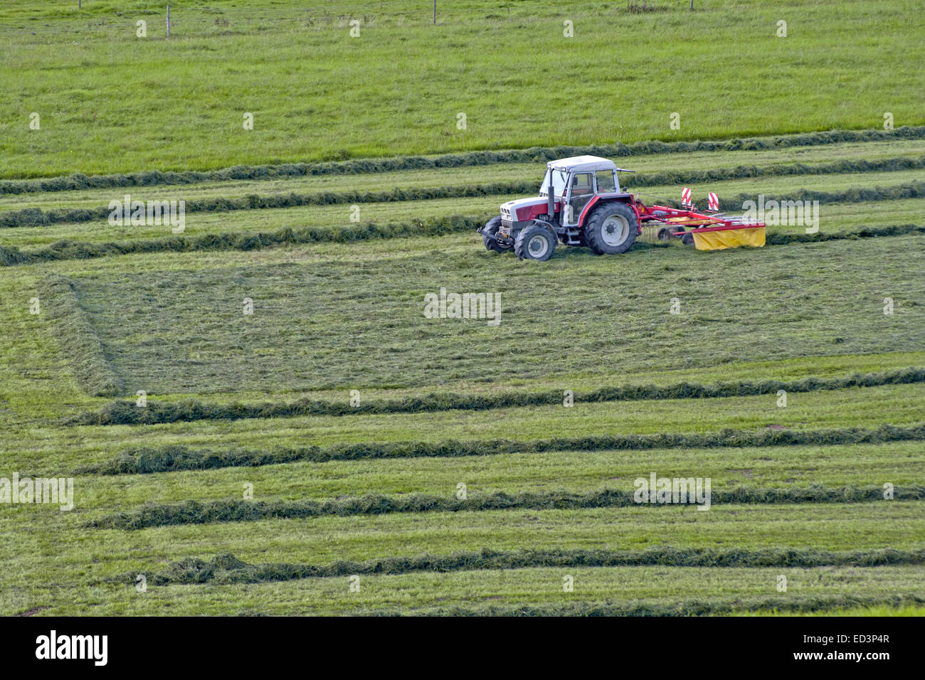 Field work crop circle hi-res stock photography and images - Alamy