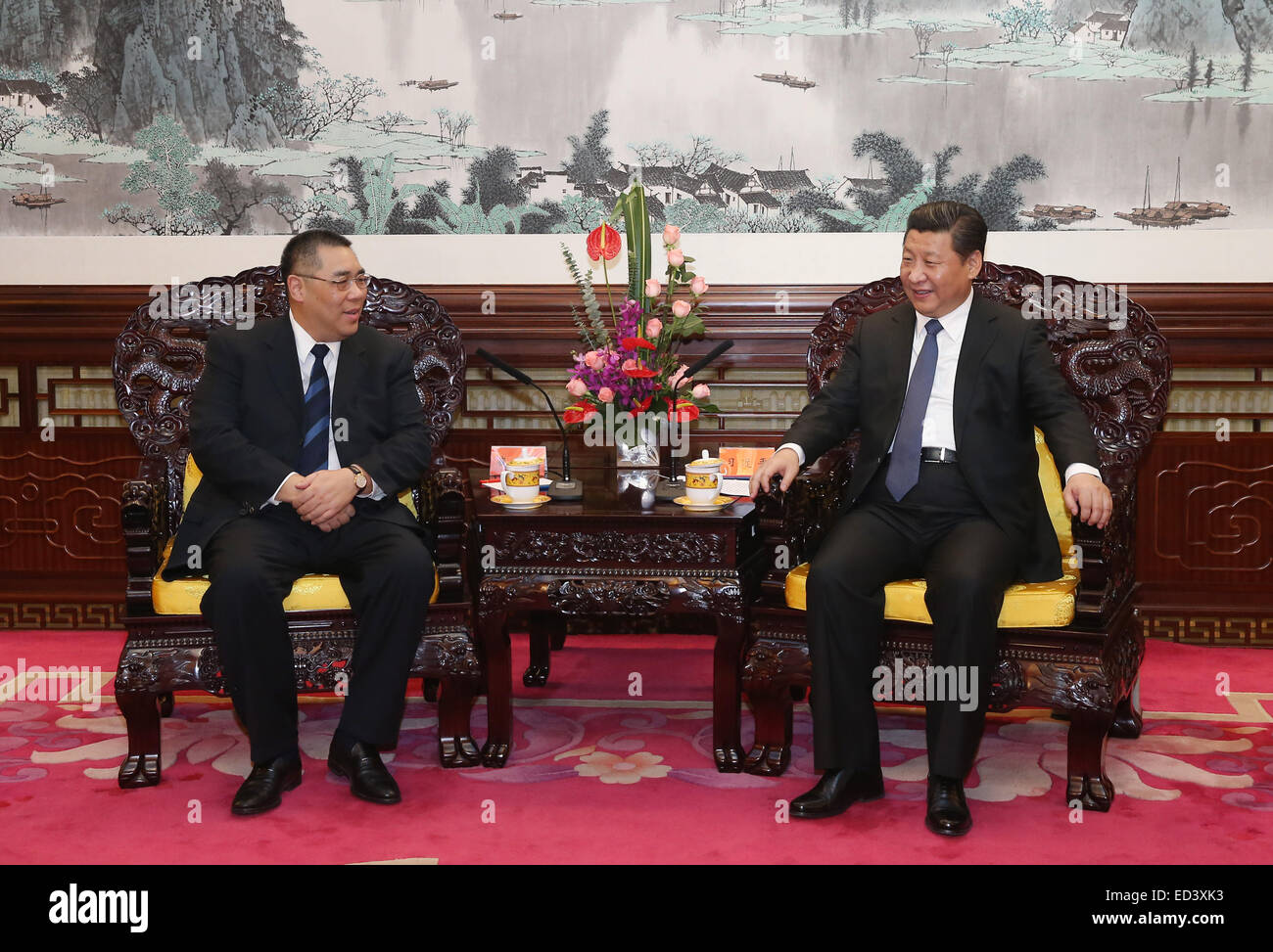 Beijing, China. 26th Dec, 2014. Chinese President Xi Jinping (R) meets ...