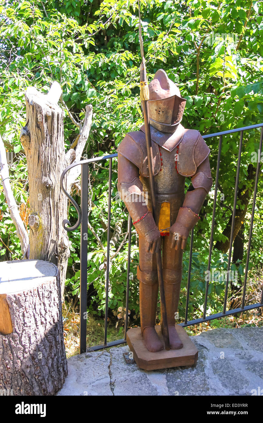 Medieval knight stands hi-res stock photography and images - Alamy