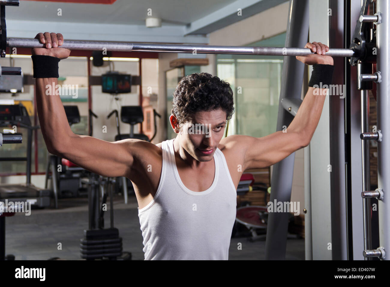 1 indian man gym Body Building Stock Photo - Alamy