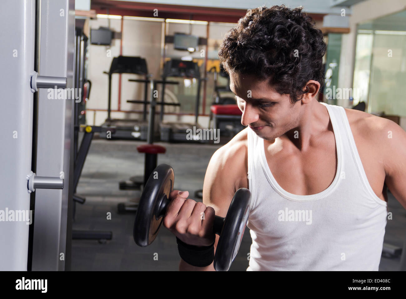 1 indian man gym Body Building Stock Photo - Alamy