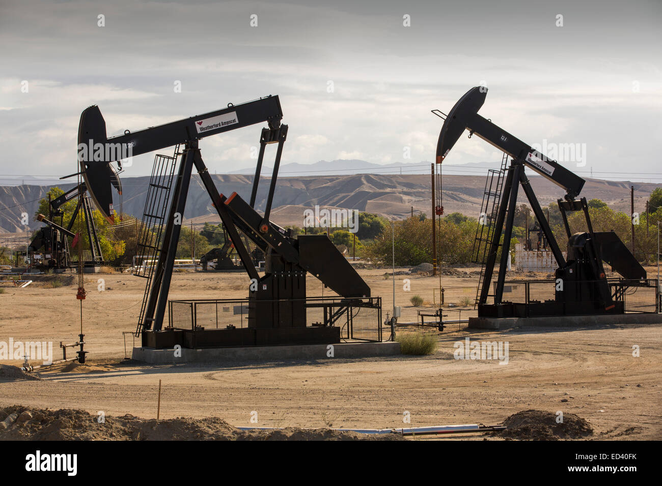 Bakersfield california oil fields hi-res stock photography and images ...