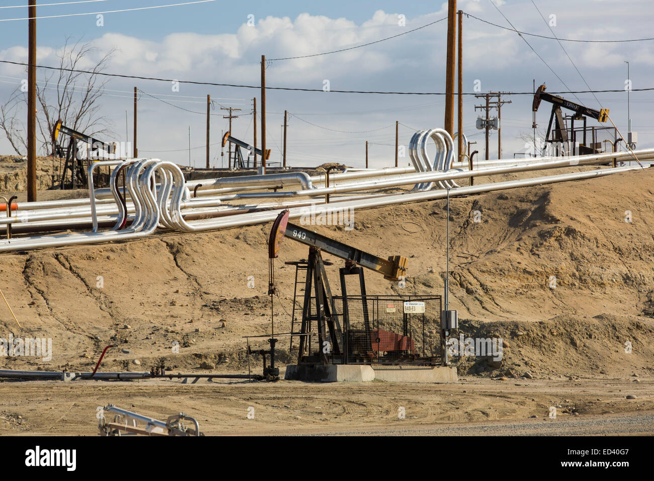 Kern river oil fields hi-res stock photography and images - Alamy