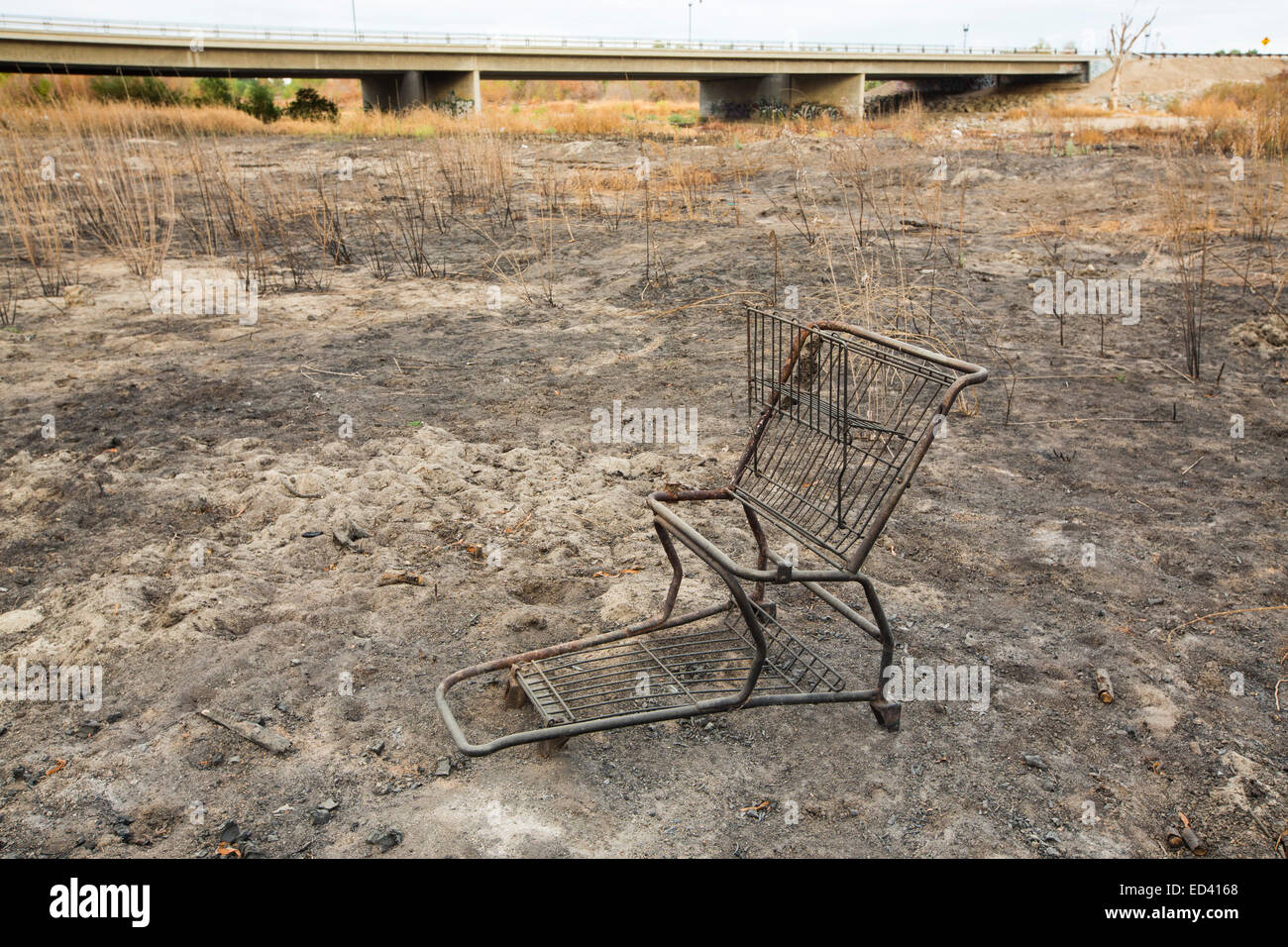 Dried up river bed drought hi-res stock photography and images - Alamy