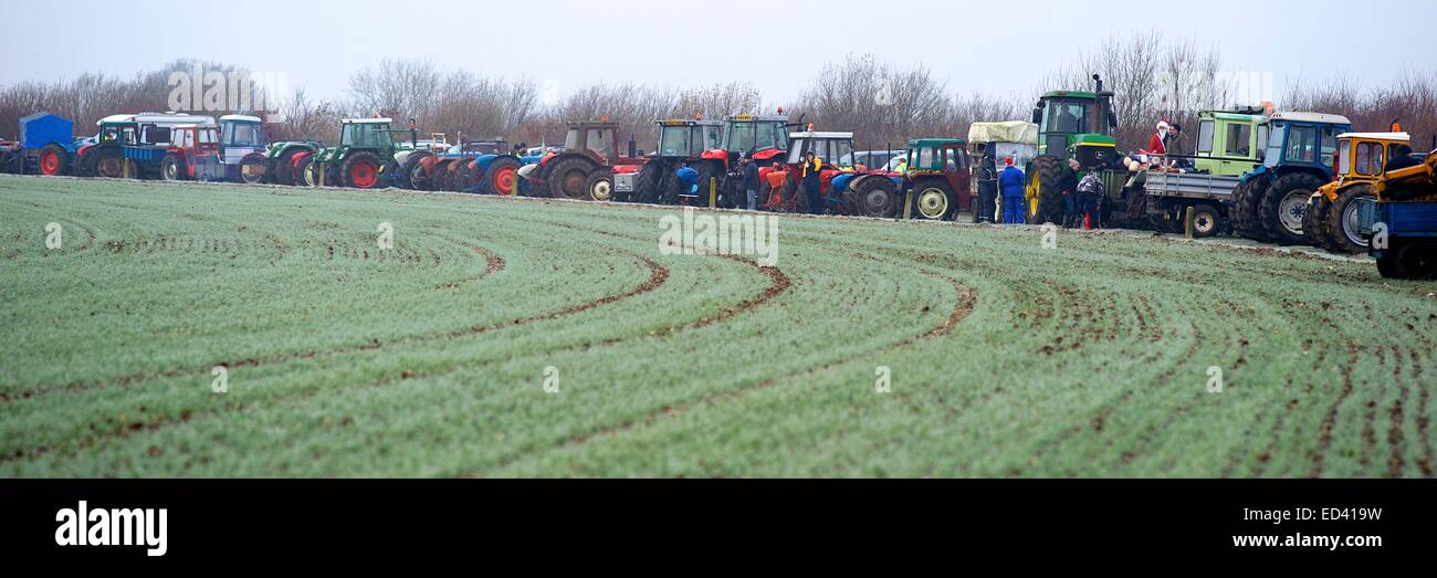 Larling, Norfolk, UK. 26th December 2014. The annual Boxing Day Larling ...