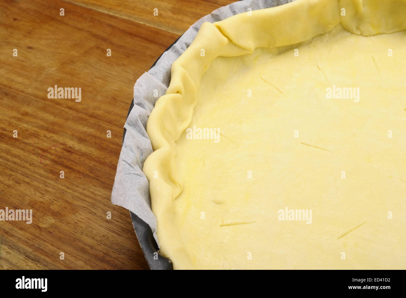 Ready-made puff pastry in pie dish on wooden table Stock Photo - Alamy