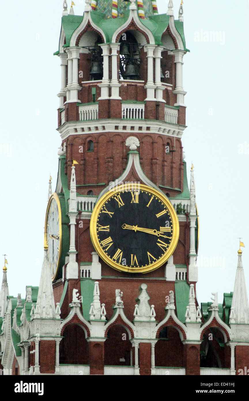 The watch on the Spassky Tower Moscow Stock Photo - Alamy
