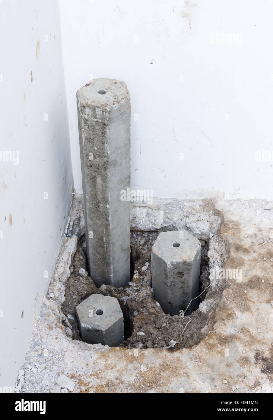 Concrete stake in the construction house Stock Photo - Alamy