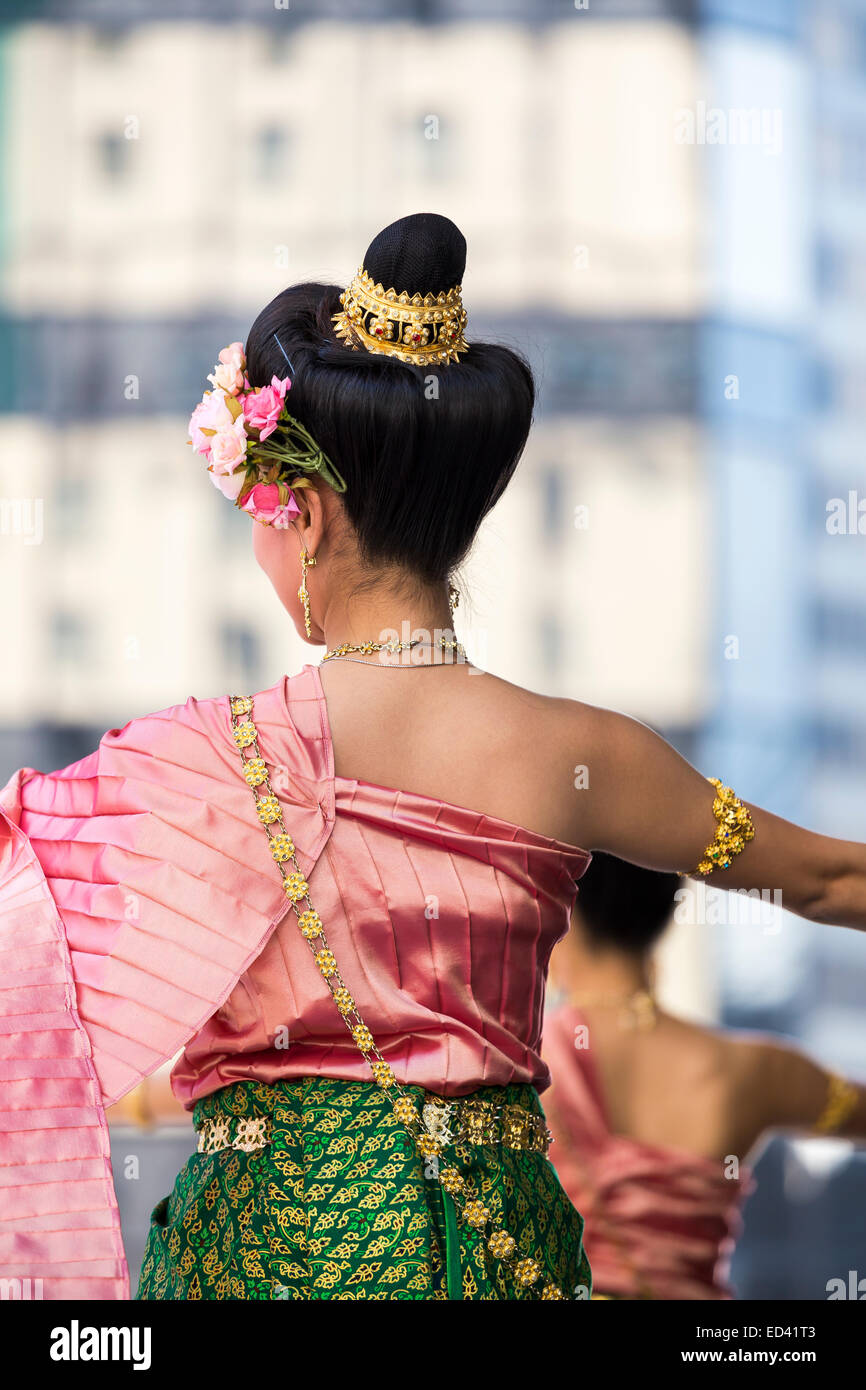 Traditional Thai dancing Stock Photo - Alamy