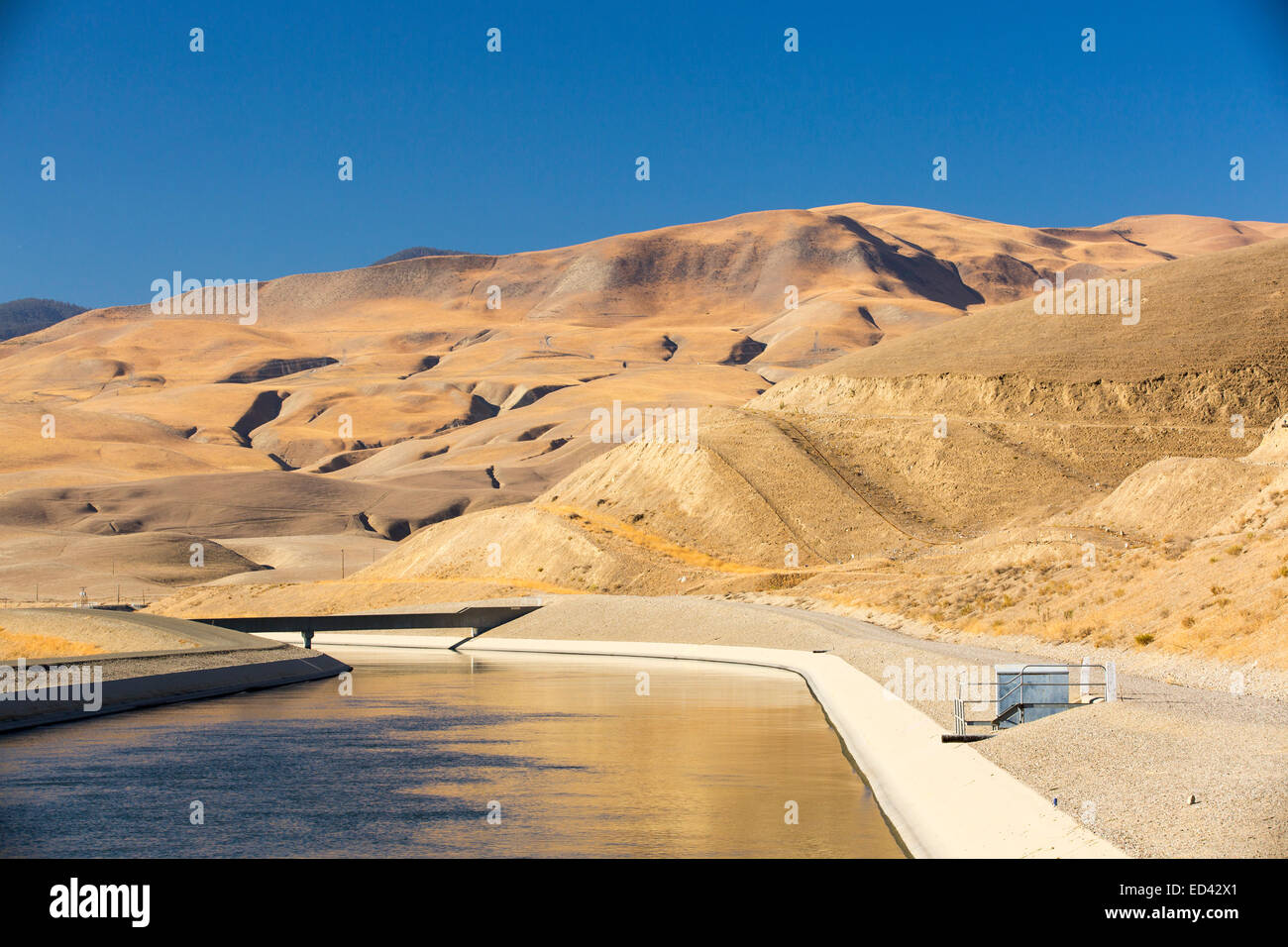 The California aquaduct bringing snowmelt water to the central valley ...