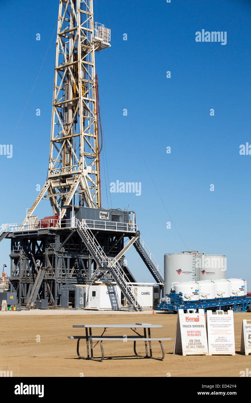 Kern river oil fields hi-res stock photography and images - Alamy