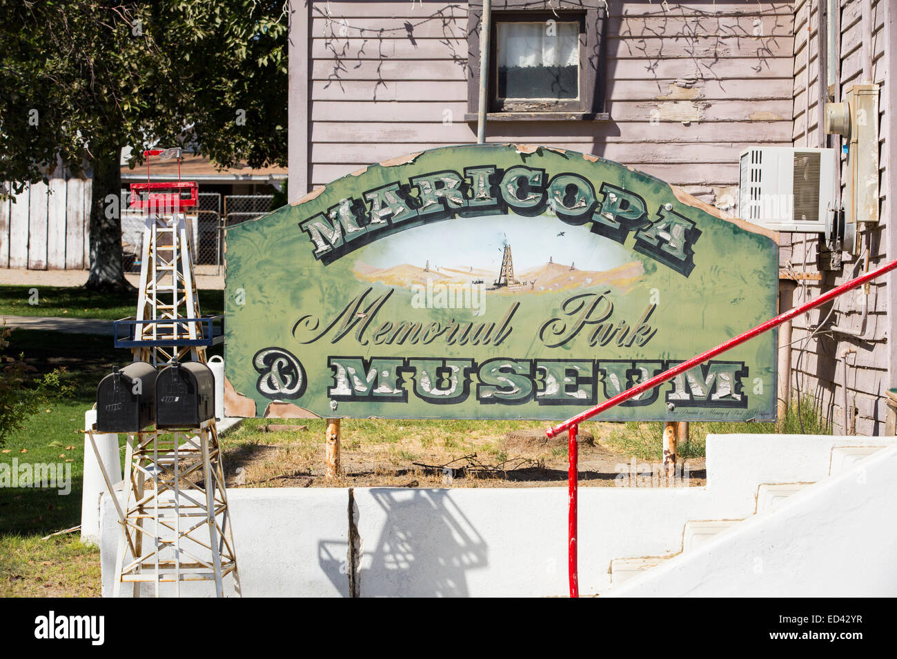 Midway sunset oilfield hi-res stock photography and images - Alamy
