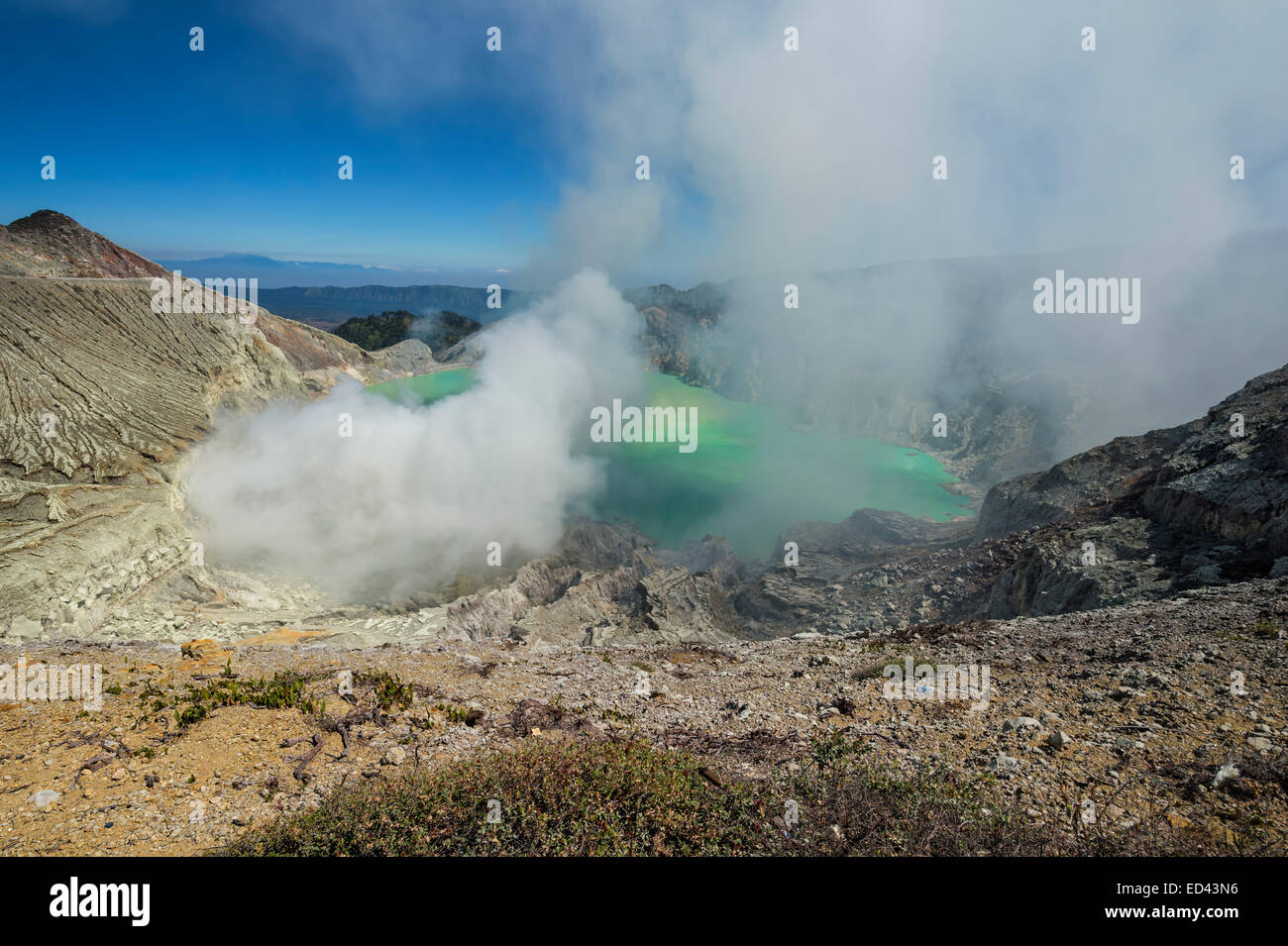 Kawah Ijen volcano (Ijen crater and lake), Banyuwangi, East Java ...