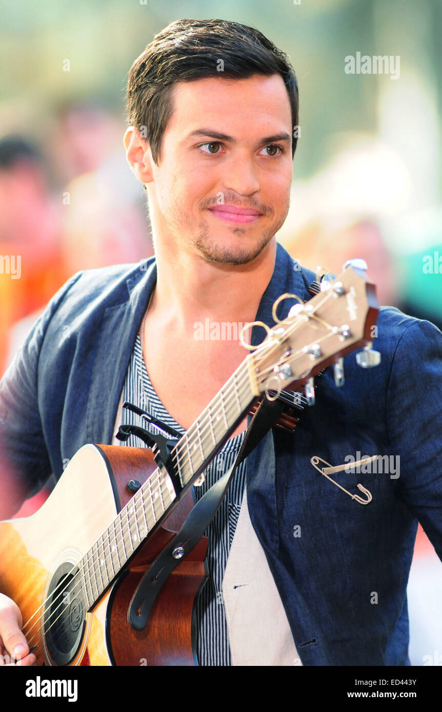 Alex and Sierra perform live on the Today Show Featuring: Alex Kinsey ...