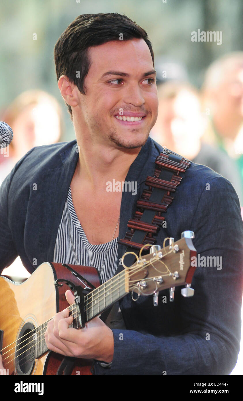 Alex and Sierra perform live on the Today Show Featuring: Alex Kinsey ...