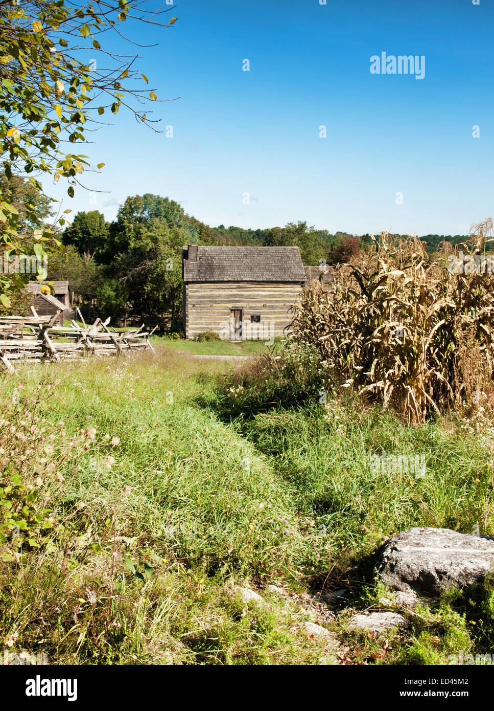 simple farm with old fashioned barn and fence Stock Photo - Alamy