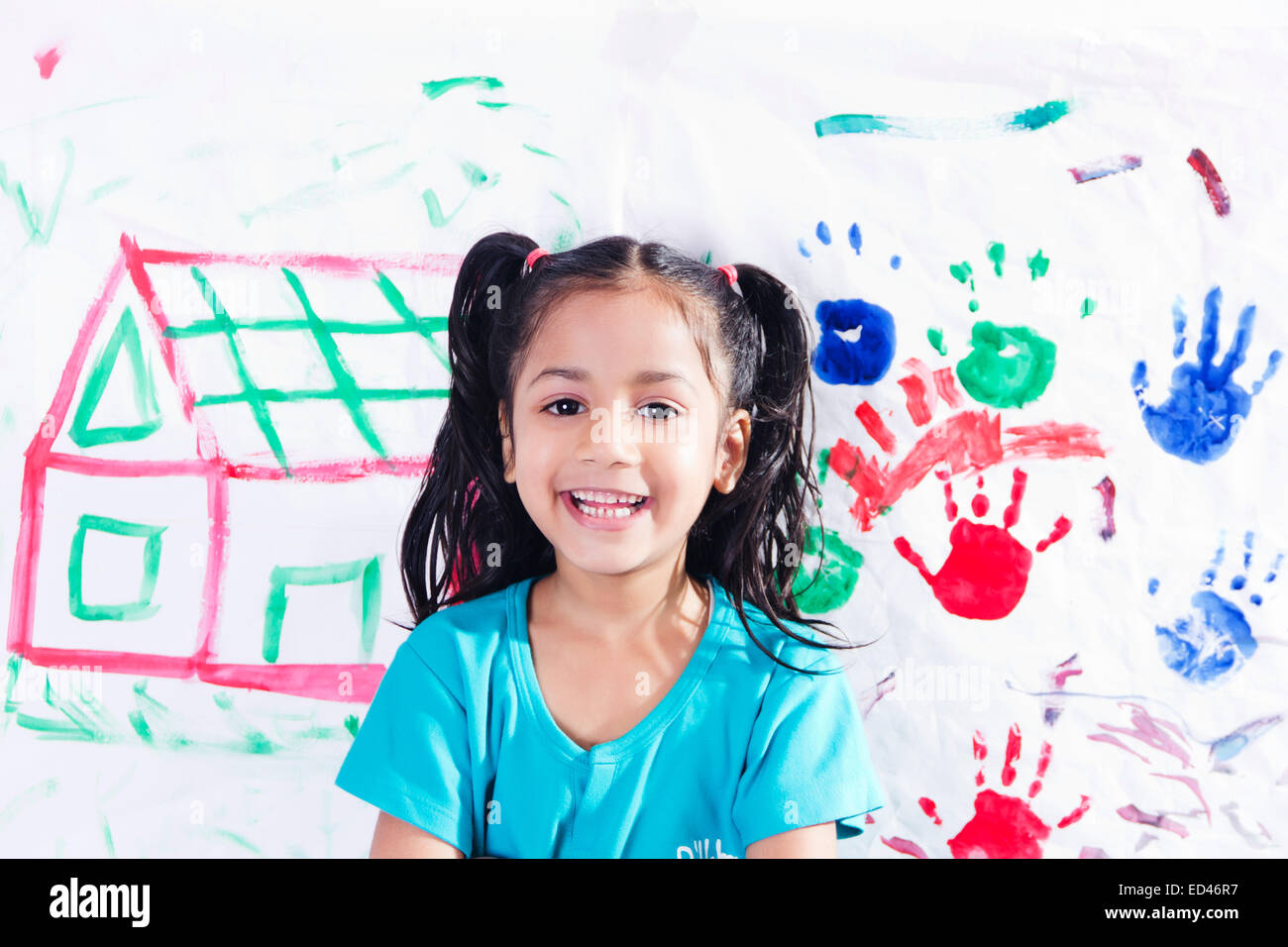 Preteen girl drawing hi-res stock photography and images - Alamy