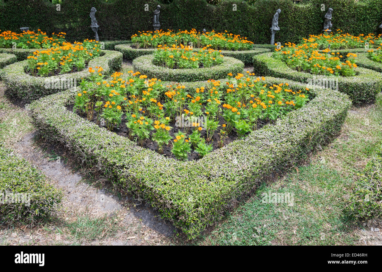 Heart shaped maze in the urban park Stock Photo - Alamy