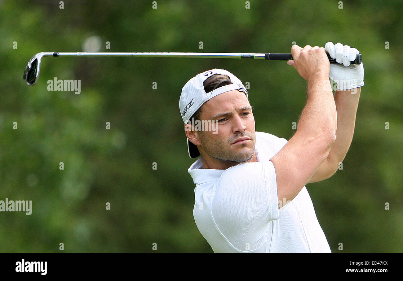 Ex-The Only Way Is Essex star, Mark Wright, playing golf with his dad ...