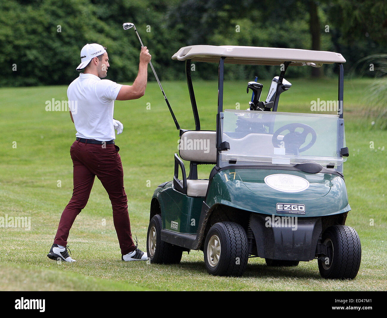 Ex-The Only Way Is Essex star, Mark Wright, playing golf with his dad ...