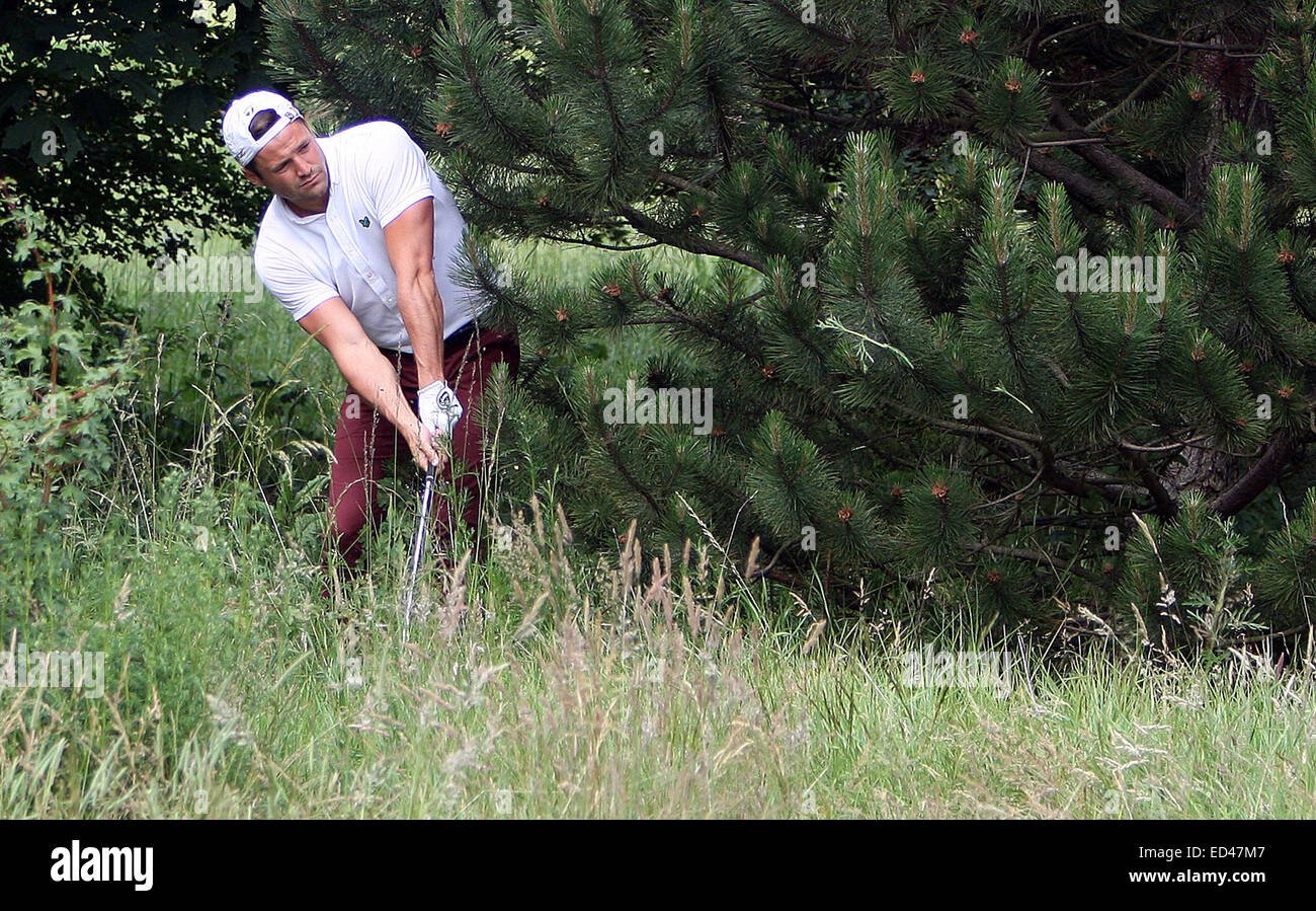 Ex-The Only Way Is Essex star, Mark Wright, playing golf with his dad ...