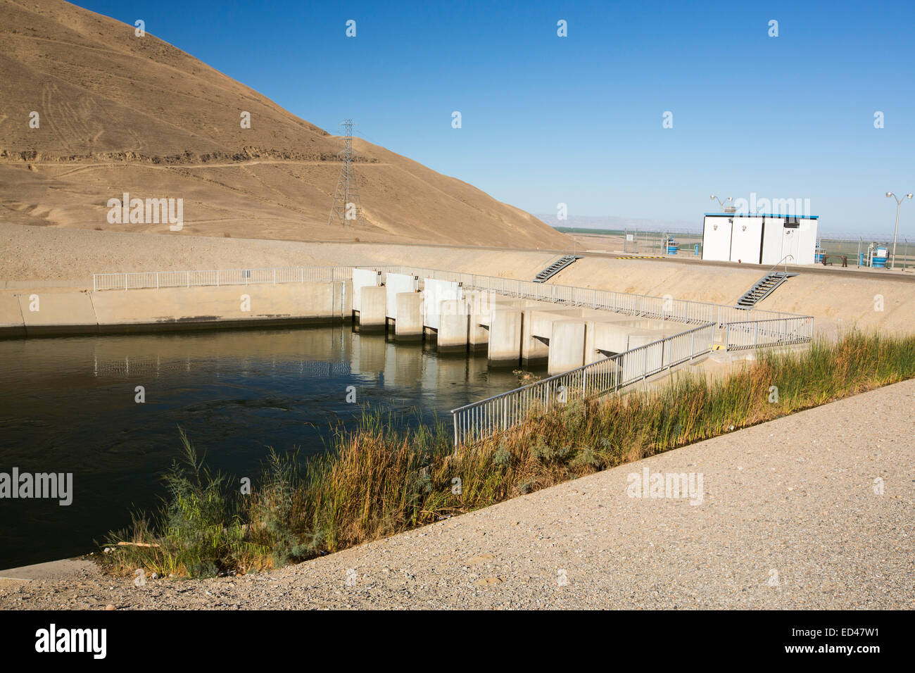 A pumping station on the California aquaduct near Bakersfield that ...