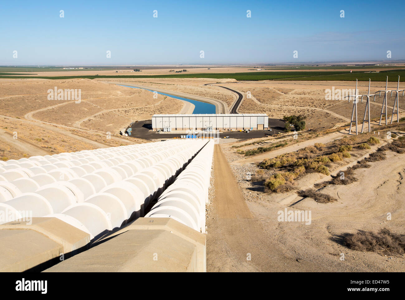 A pumping station on the California aquaduct near Bakersfield that ...