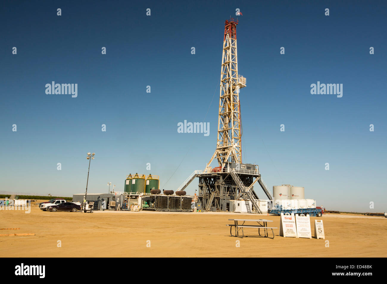 An oil drilling rigg in California's Central Valley, USA Stock Photo ...