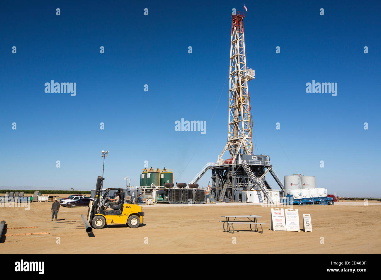 An oil drilling rigg in California's Central Valley, USA Stock Photo ...