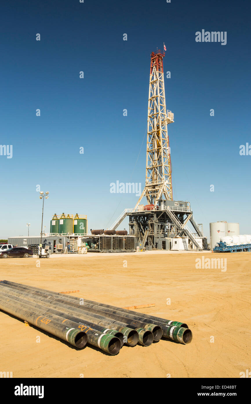 An oil drilling rigg in California's Central Valley, USA Stock Photo ...
