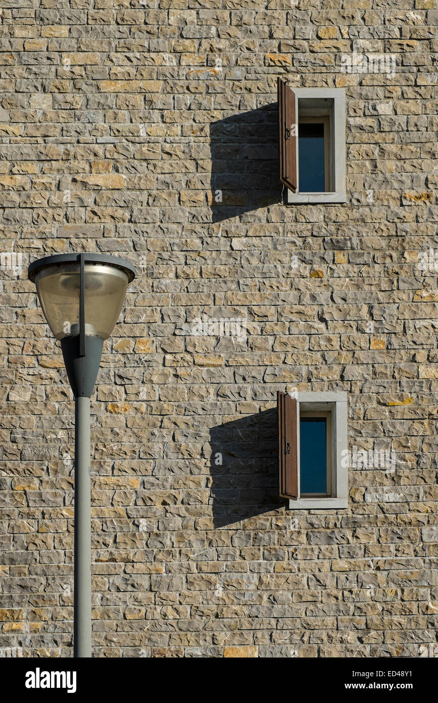 External windows hi-res stock photography and images - Alamy