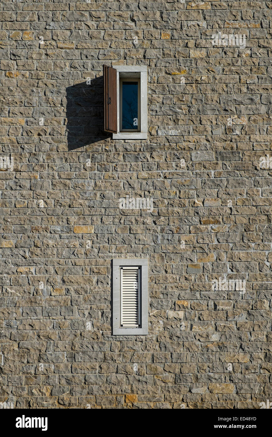 External windows hi-res stock photography and images - Alamy