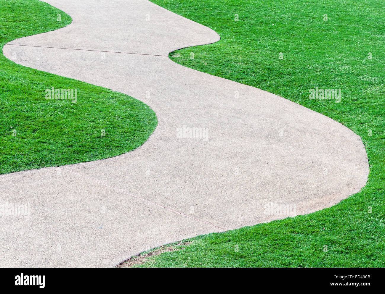 Curve pathway on the fresh grass of golf course Stock Photo - Alamy