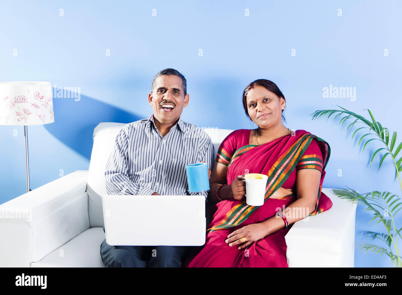 Indian woman cup tea sari hi-res stock photography and images - Alamy