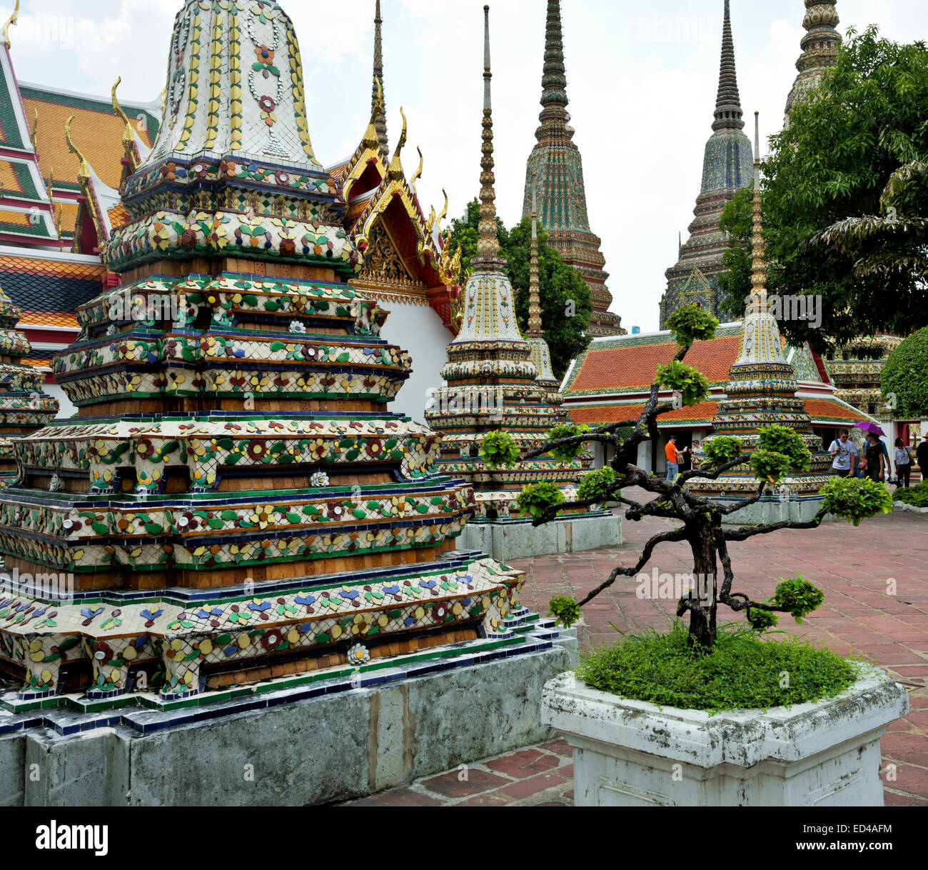 TH00208-00...THAILAND - Stupas decorated with tiles and glazed ...