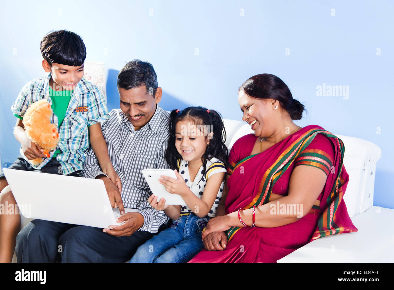 Three kids surprise phone hi-res stock photography and images - Alamy