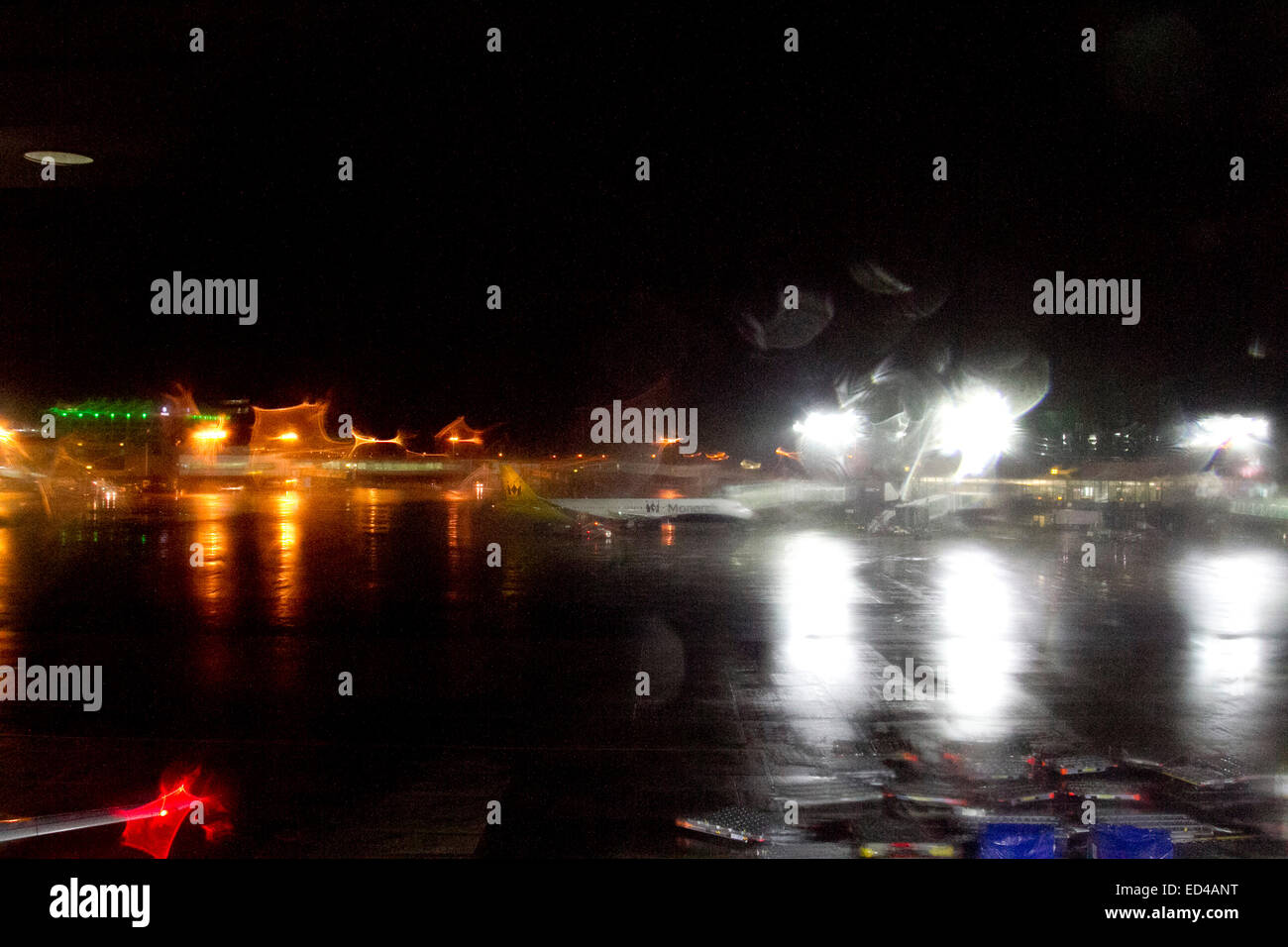Gatwick airport weather hi-res stock photography and images - Alamy
