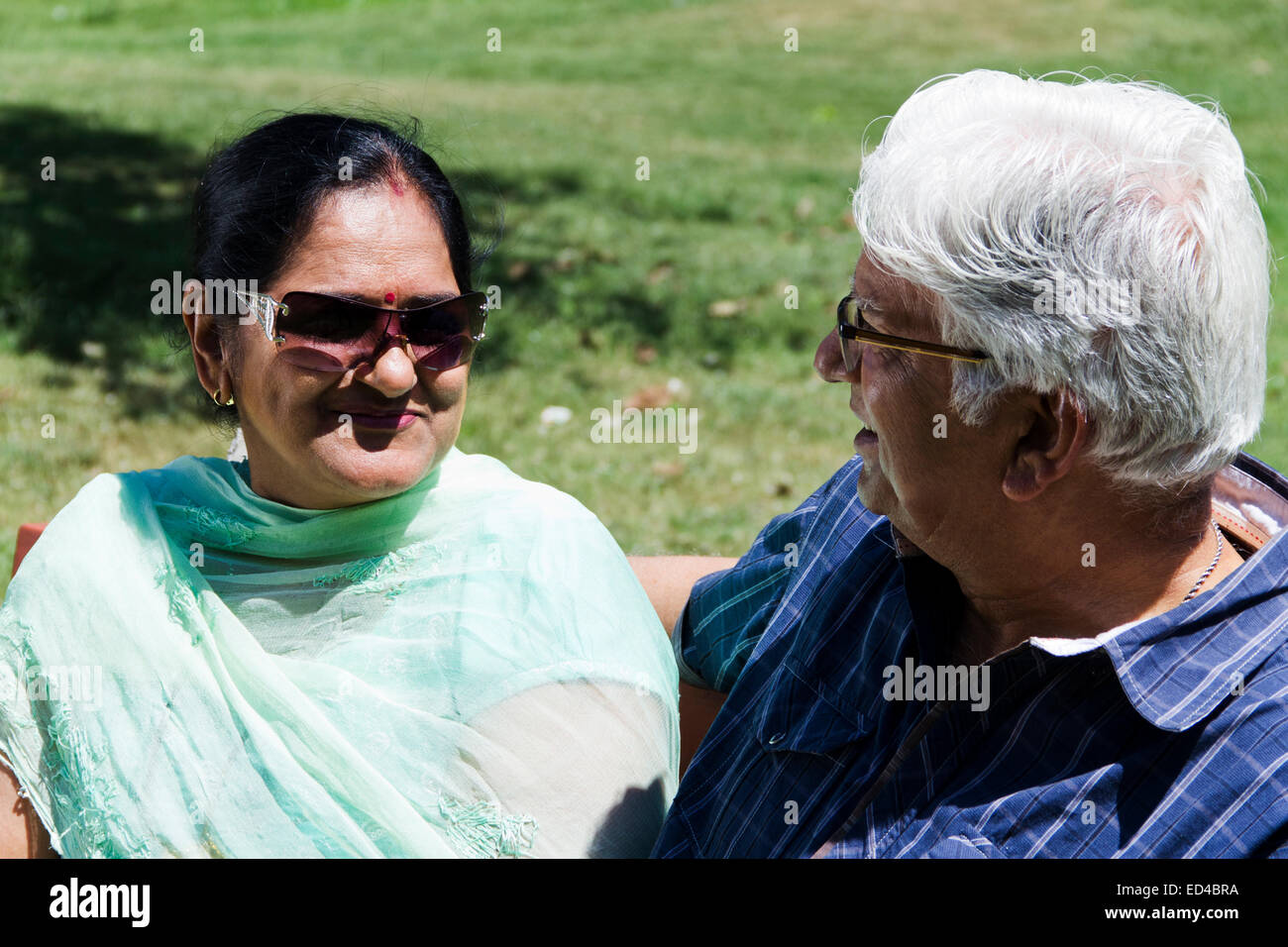 Indian old married couple park hi-res stock photography and images - Alamy