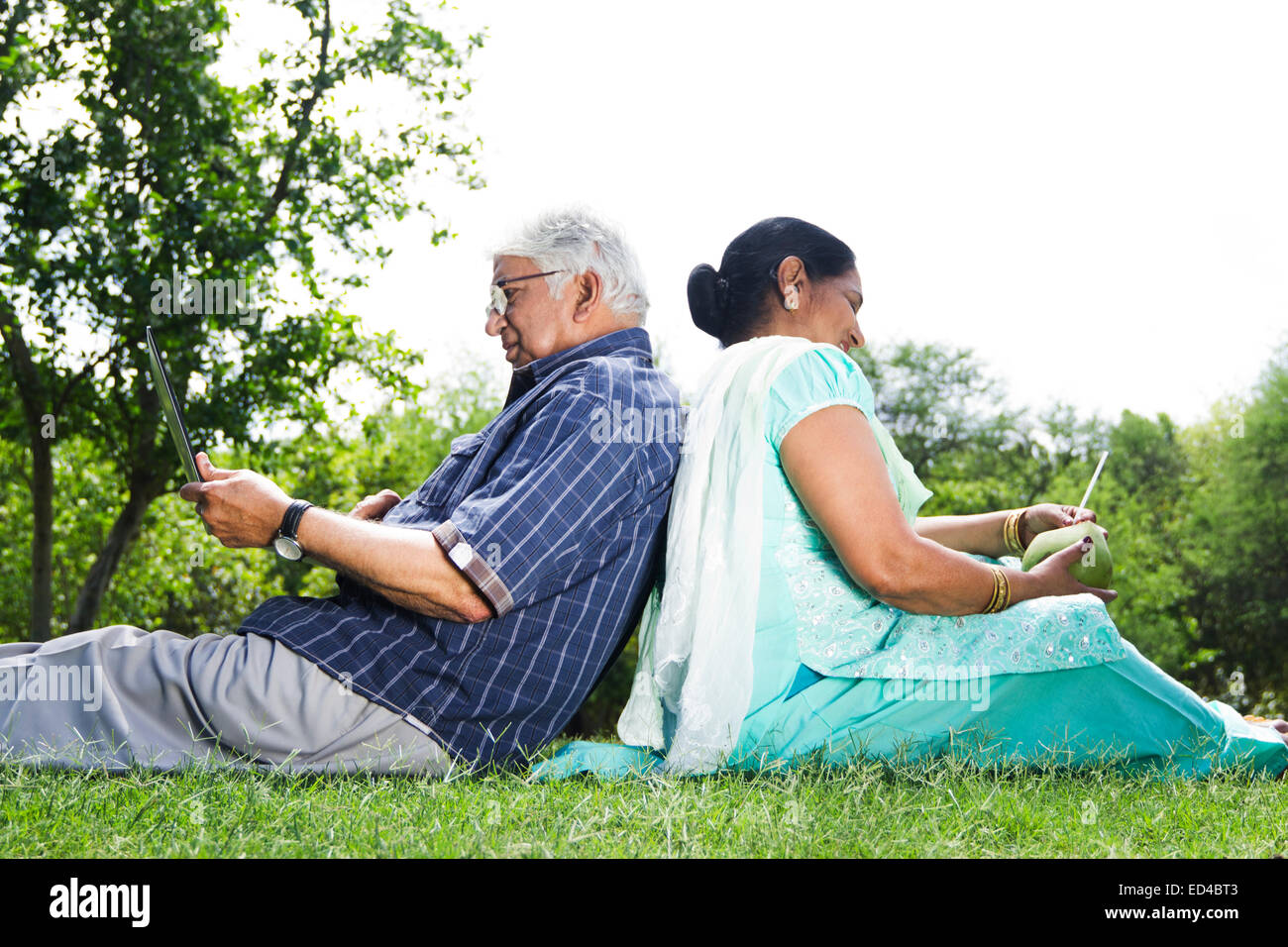 Indian old married couple park hi-res stock photography and images - Alamy