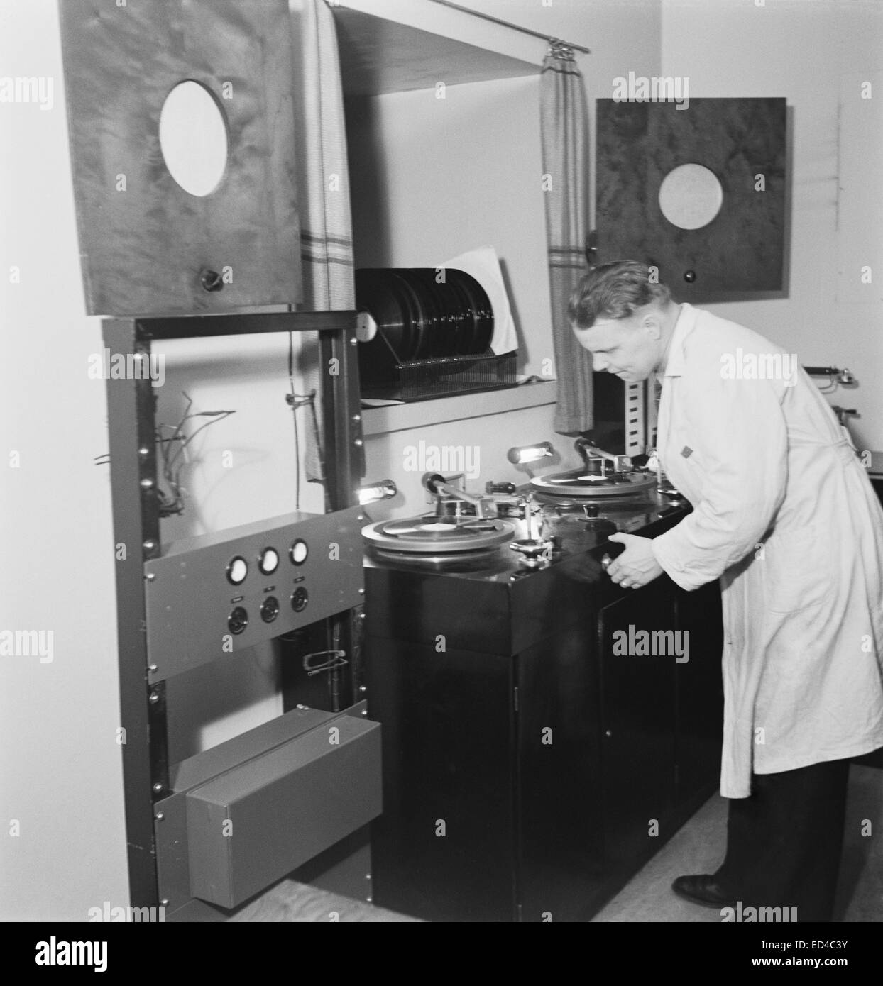 Modern recording Black and White Stock Photos & Images - Alamy