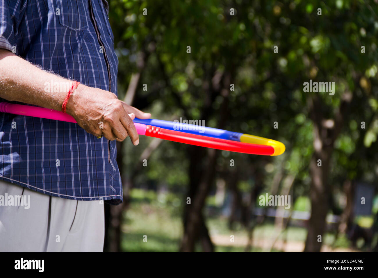 1 Old man park playing Hula Hoop Stock Photo - Alamy