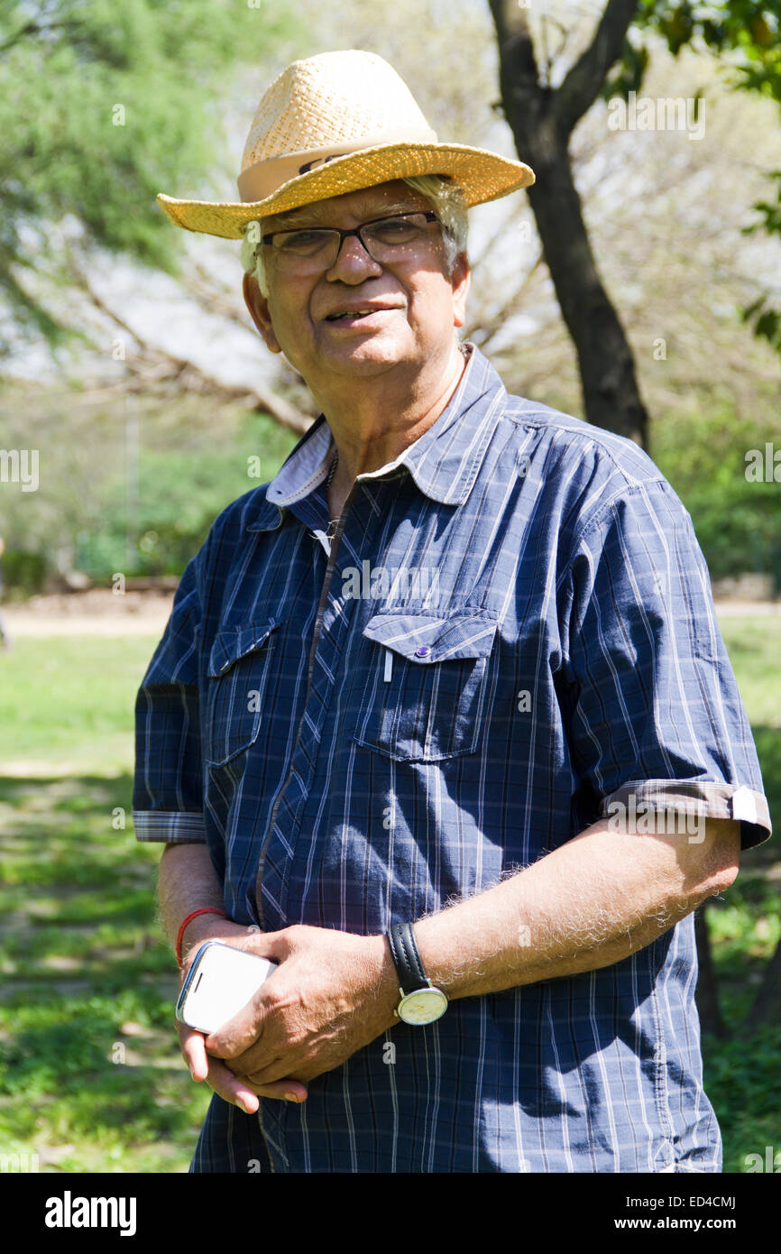 1 indian Old man park enjoy Stock Photo - Alamy