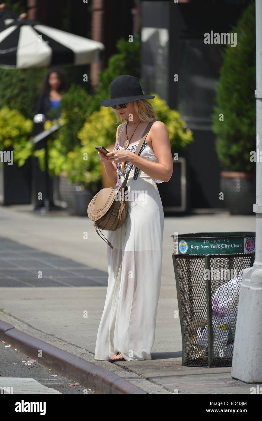 Paparazzi black and white dress hi-res stock photography and images - Alamy