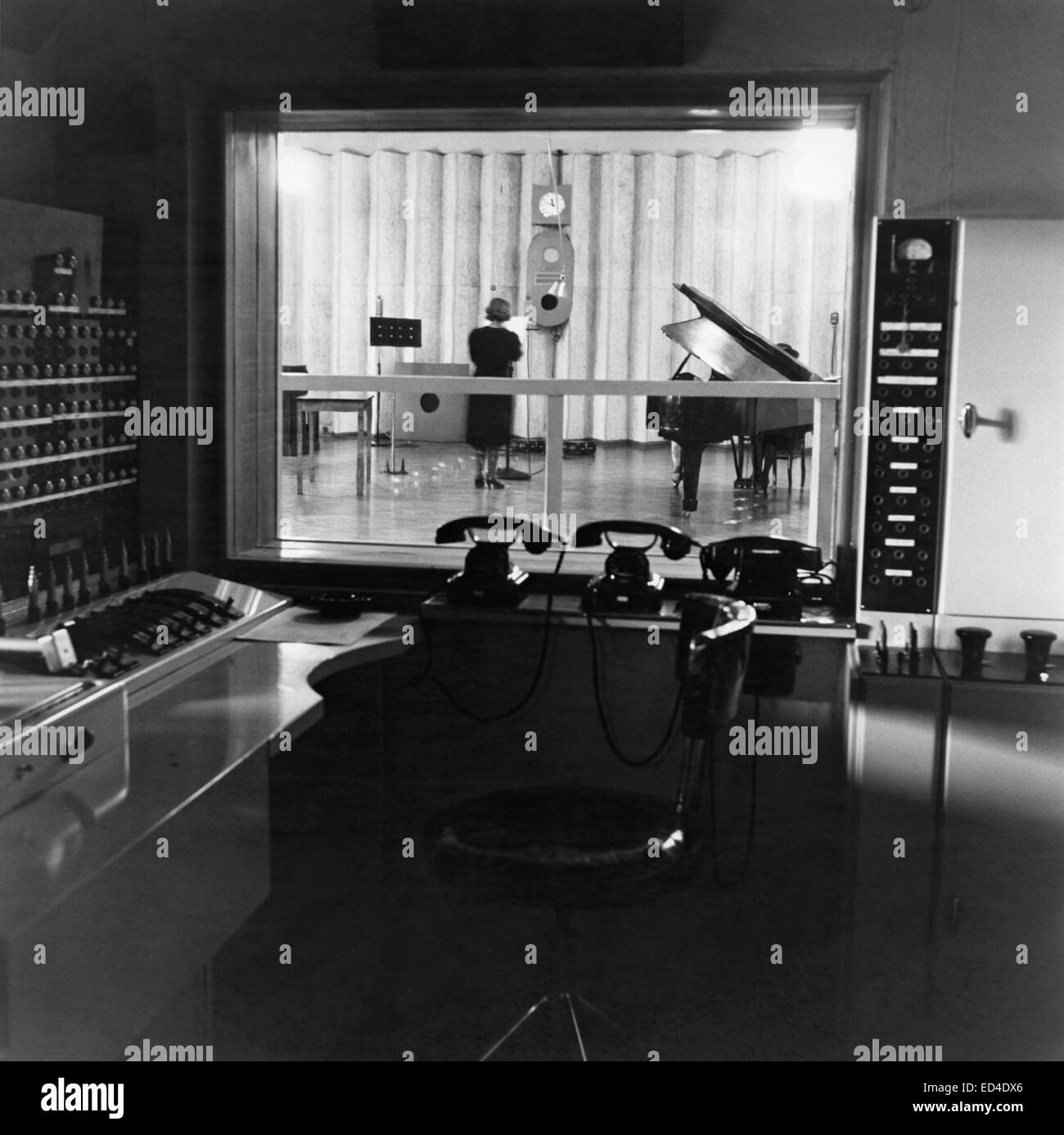 Television studio design hi-res stock photography and images - Alamy