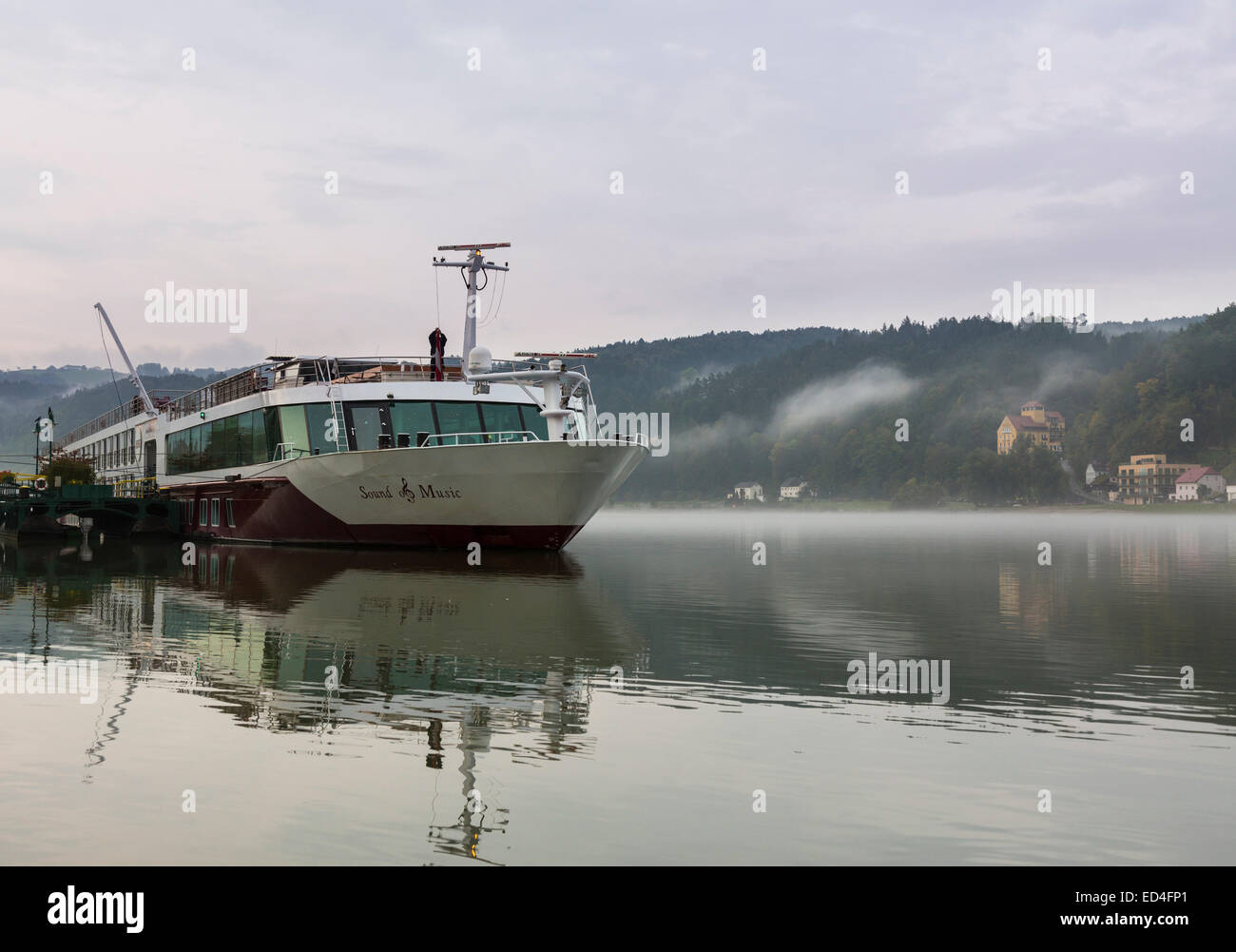 Cruise ship in donau hi-res stock photography and images - Alamy