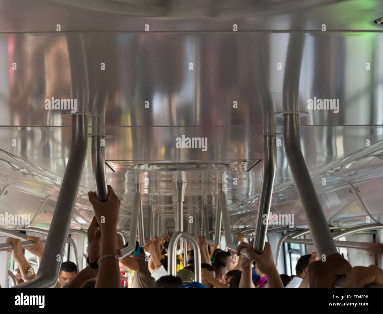 Metro crowd hi-res stock photography and images - Alamy