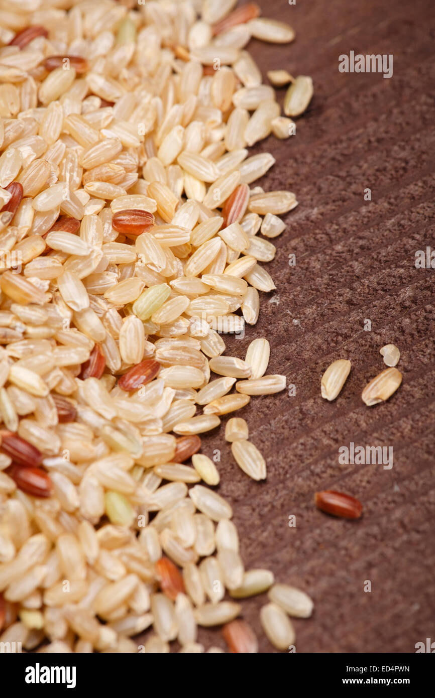 close-up brown rice grains background Stock Photo - Alamy