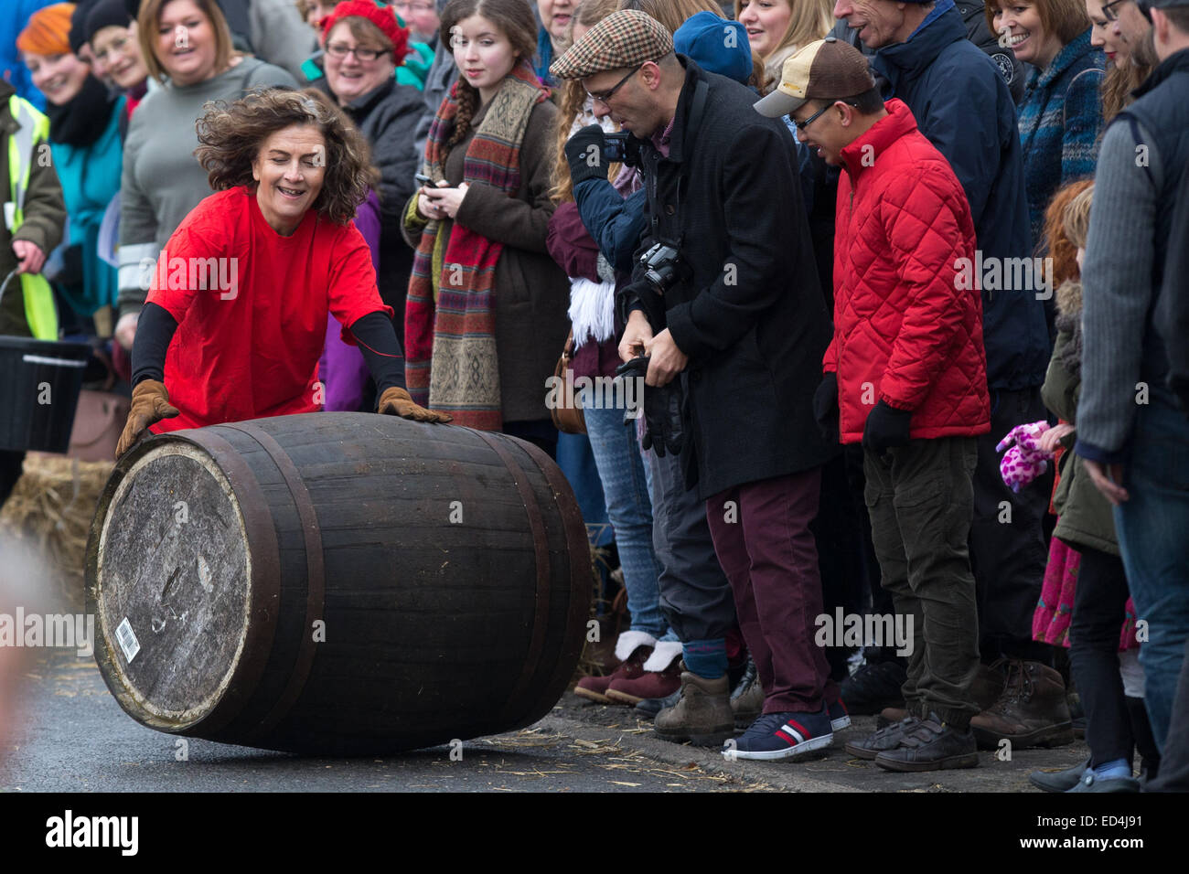 Boxing Day Barrel Rolling Race in the village of Grantchester near ...
